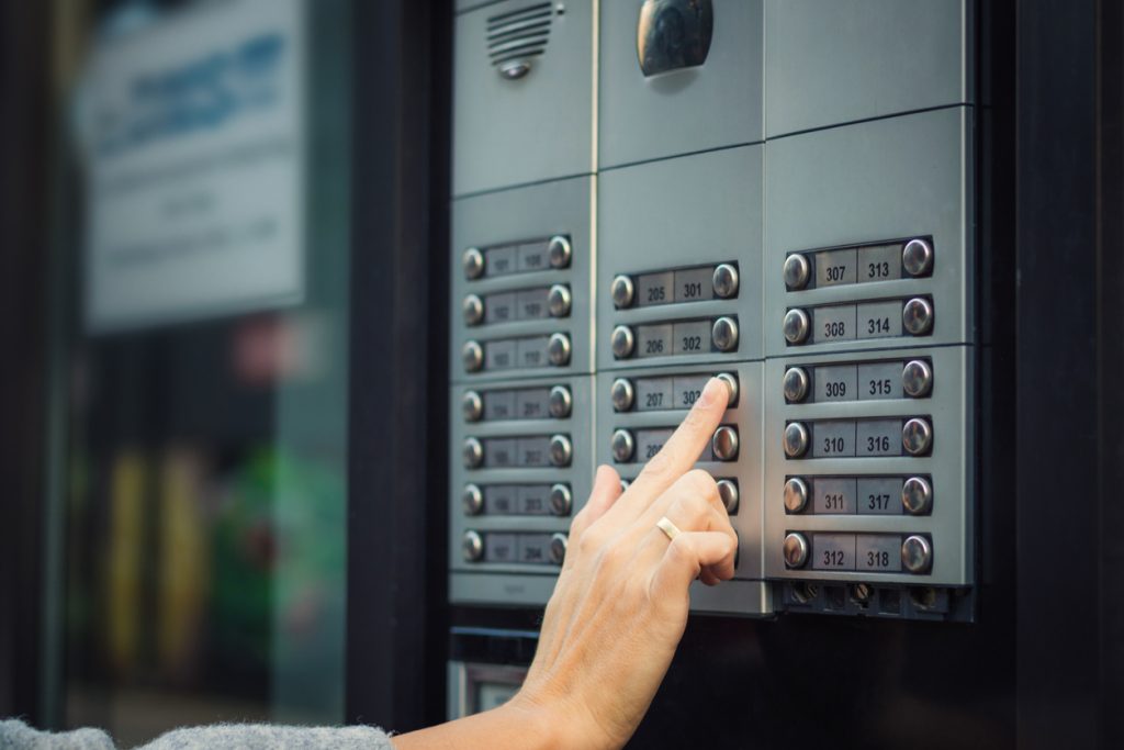 L’utilité et fonctionnement d’un interphone - PLV publicité